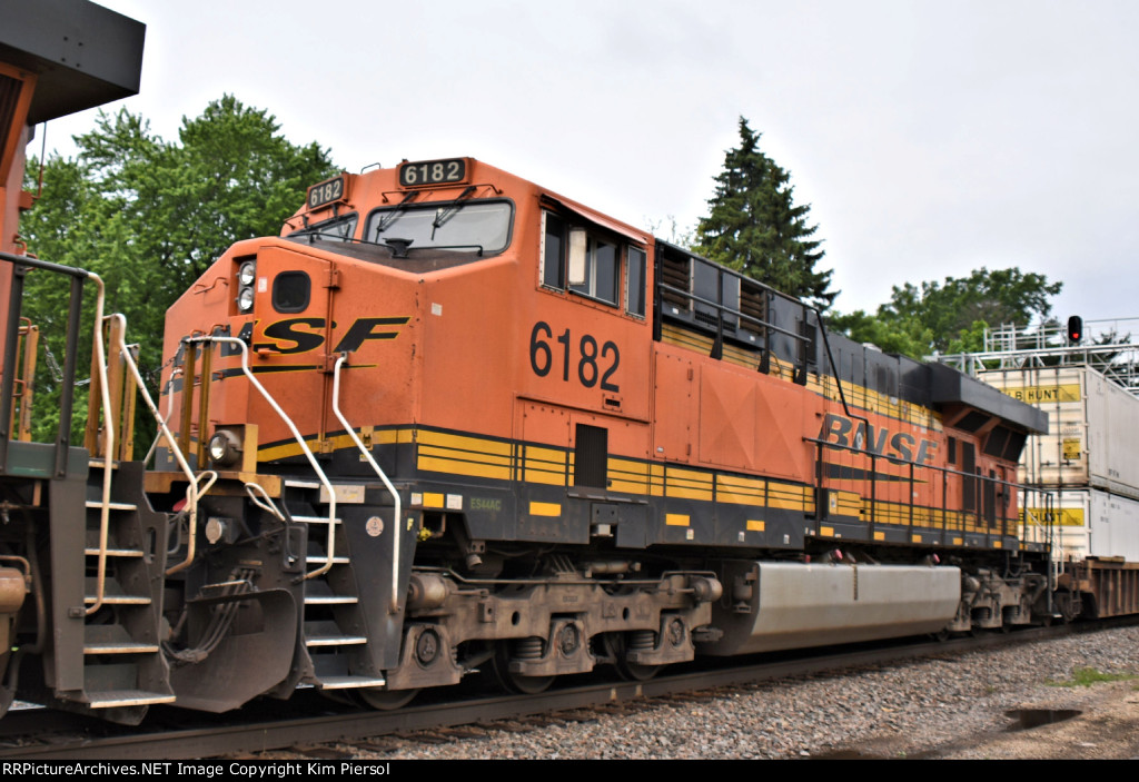 BNSF 6182